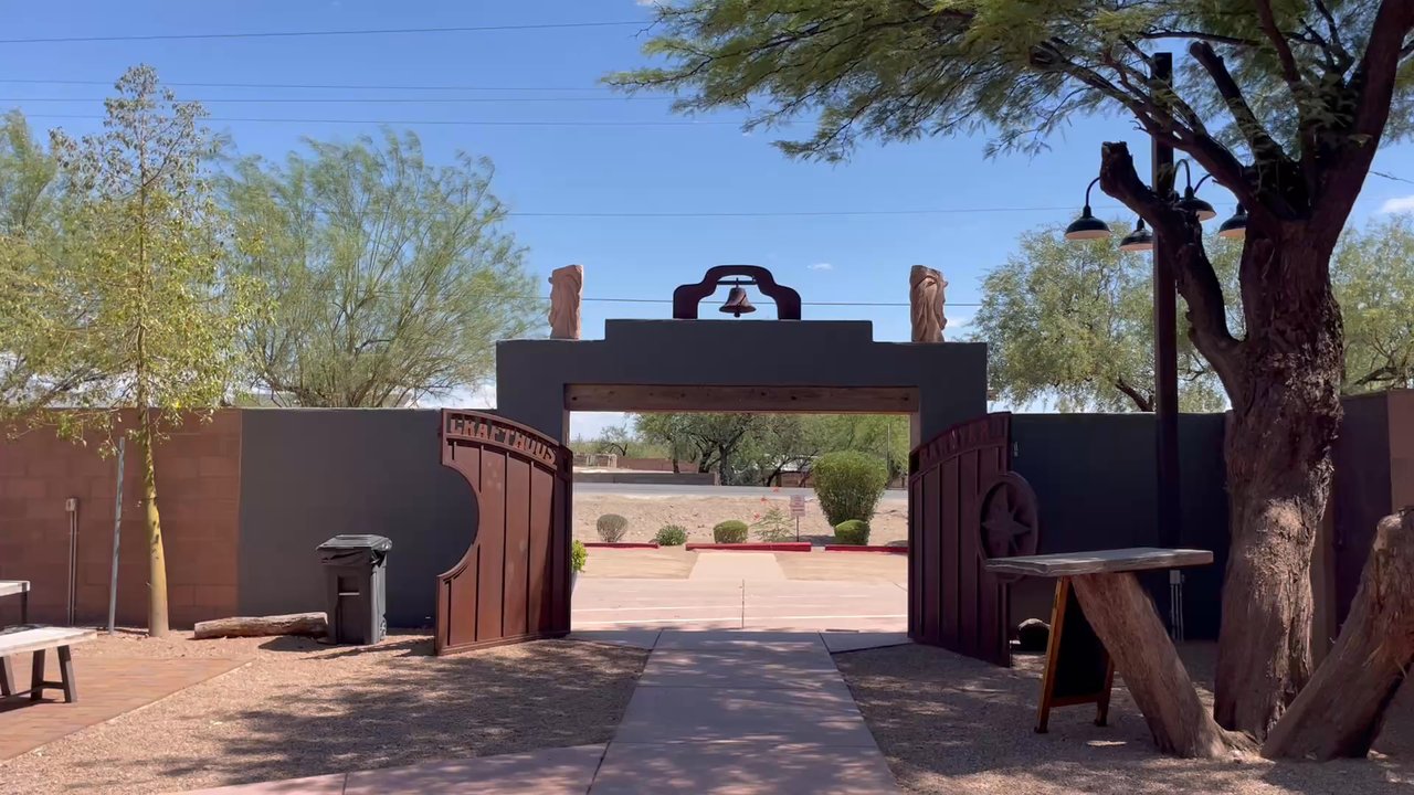 BARNYARD CRAFTHOUSE & EATERY - Updated December 2025 - 435 Photos & 469 ...